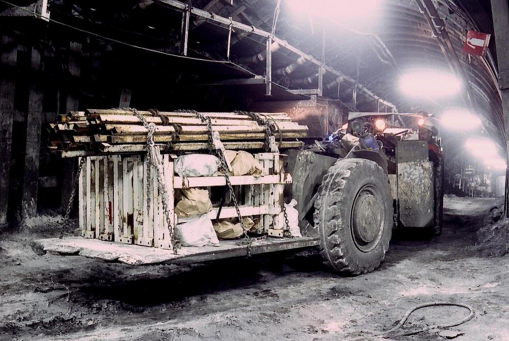 FSV seen delivering salvaged belt structure to one of the Ince 6ft ...